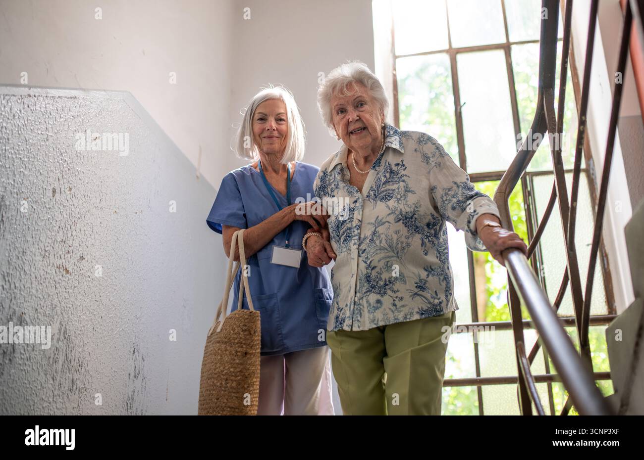 Female therapist helping down hi-res stock photography and images - Alamy