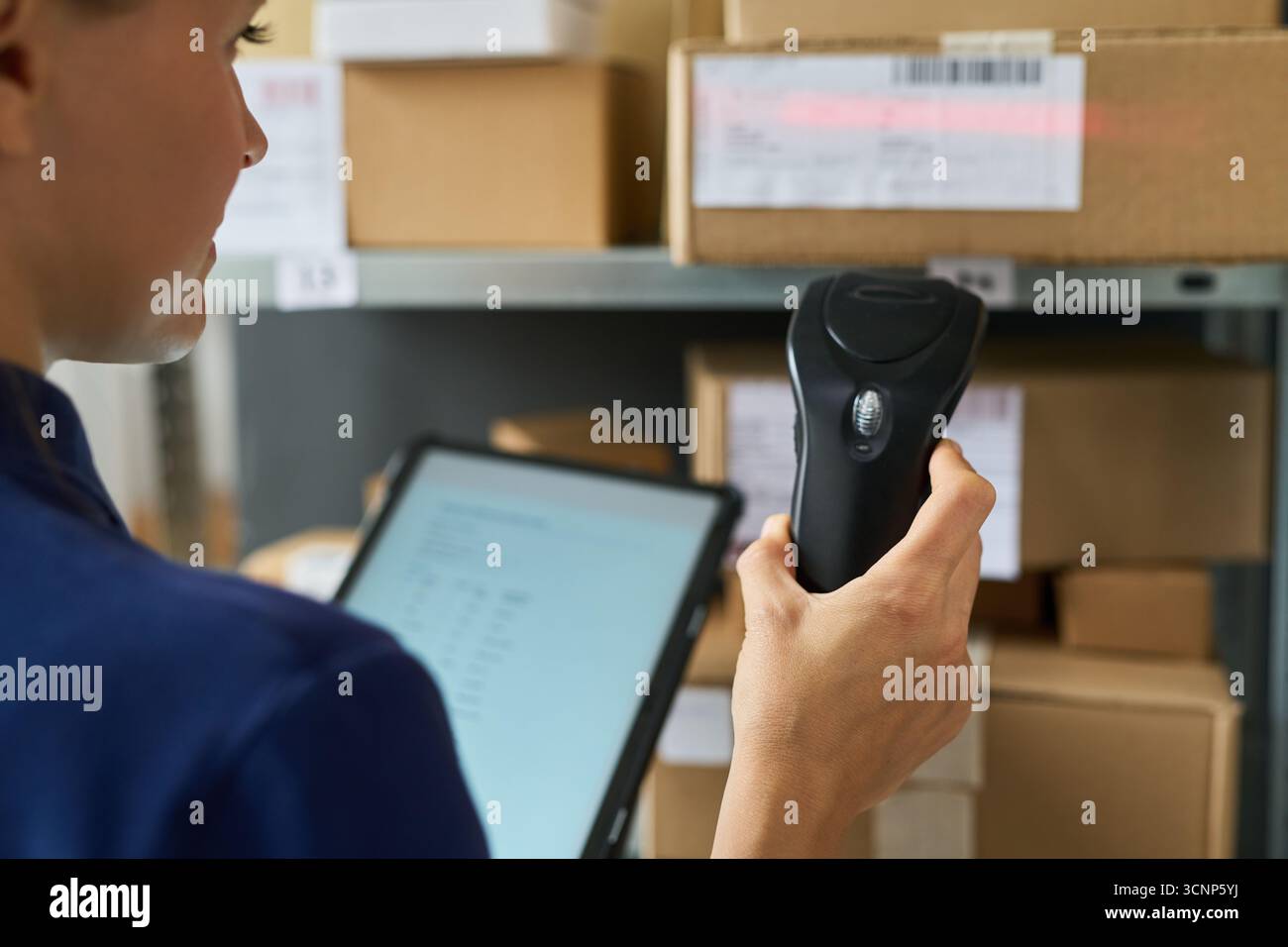 Logistics tablet woman box hi-res stock photography and images - Alamy