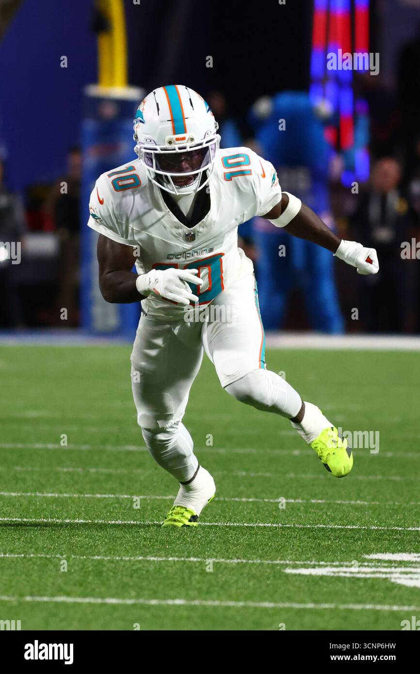 Miami Dolphins wide receiver Tyreek Hill (10) runs a pass route during ...
