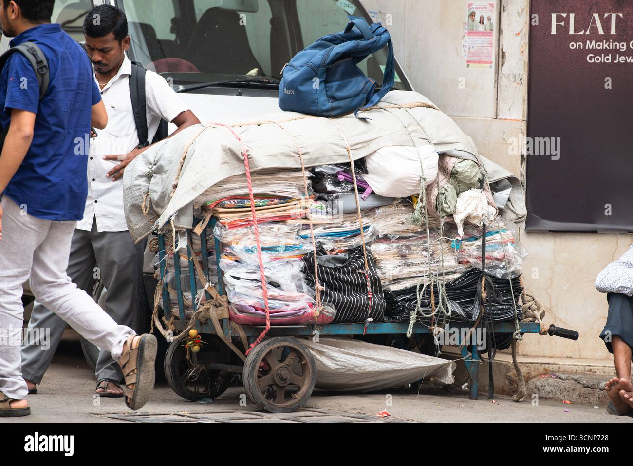 Streets Of Mumbai, Crawford Market, India, Fabric And Textile On Hand ...