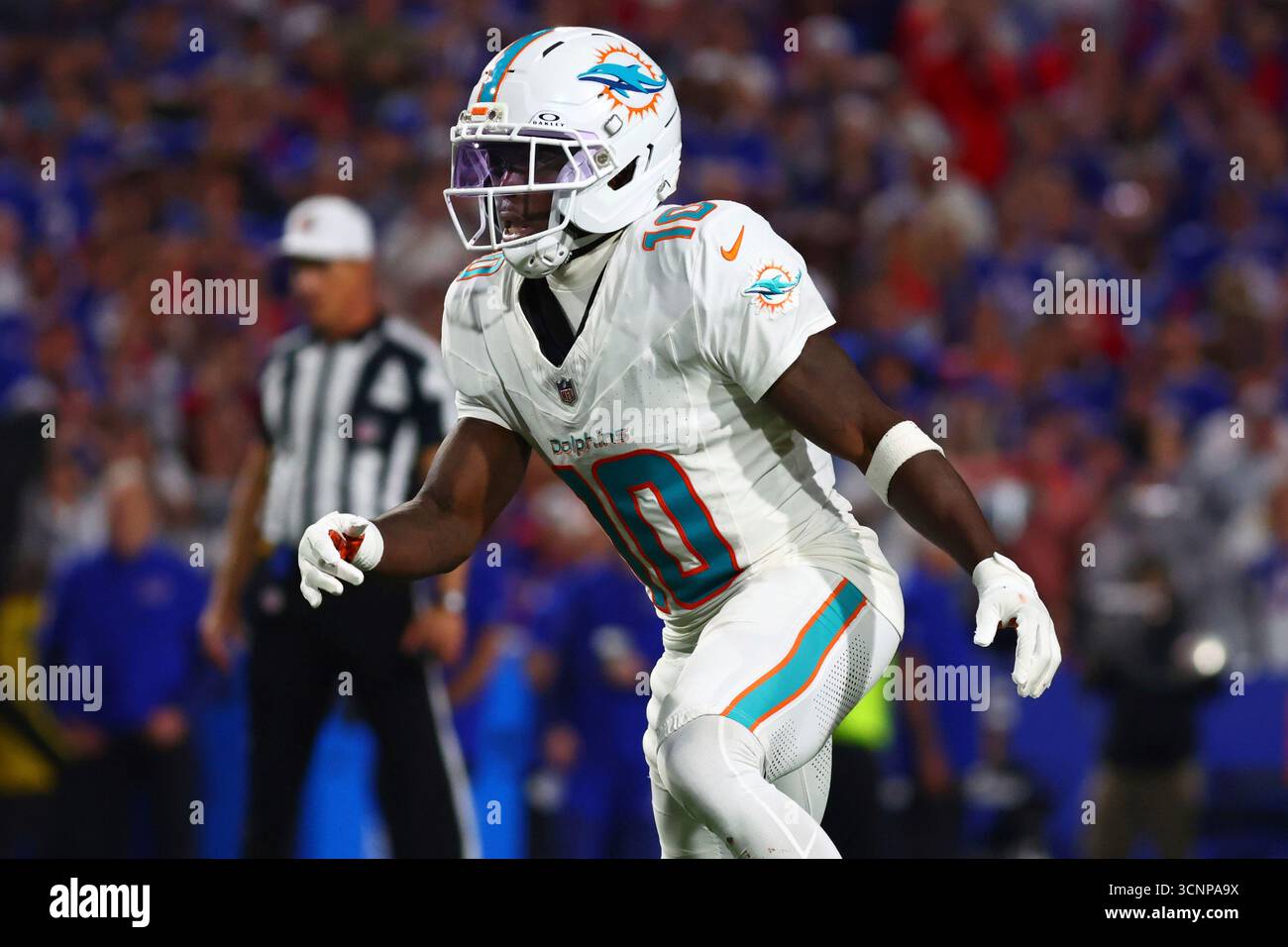 Miami Dolphins wide receiver Tyreek Hill (10) runs a route during the ...