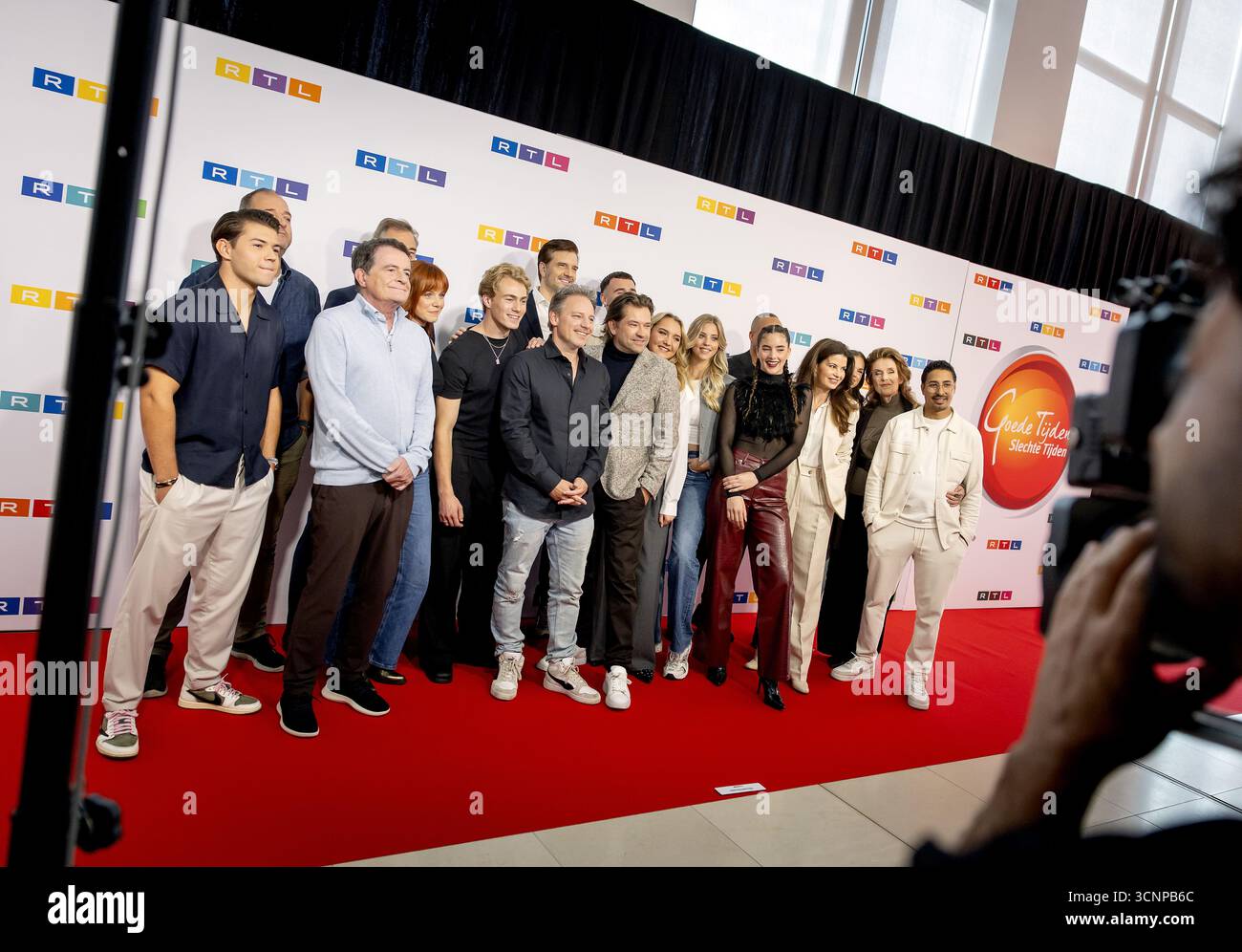 AMSTERDAM - The cast during the press moment for the 35th anniversary ...