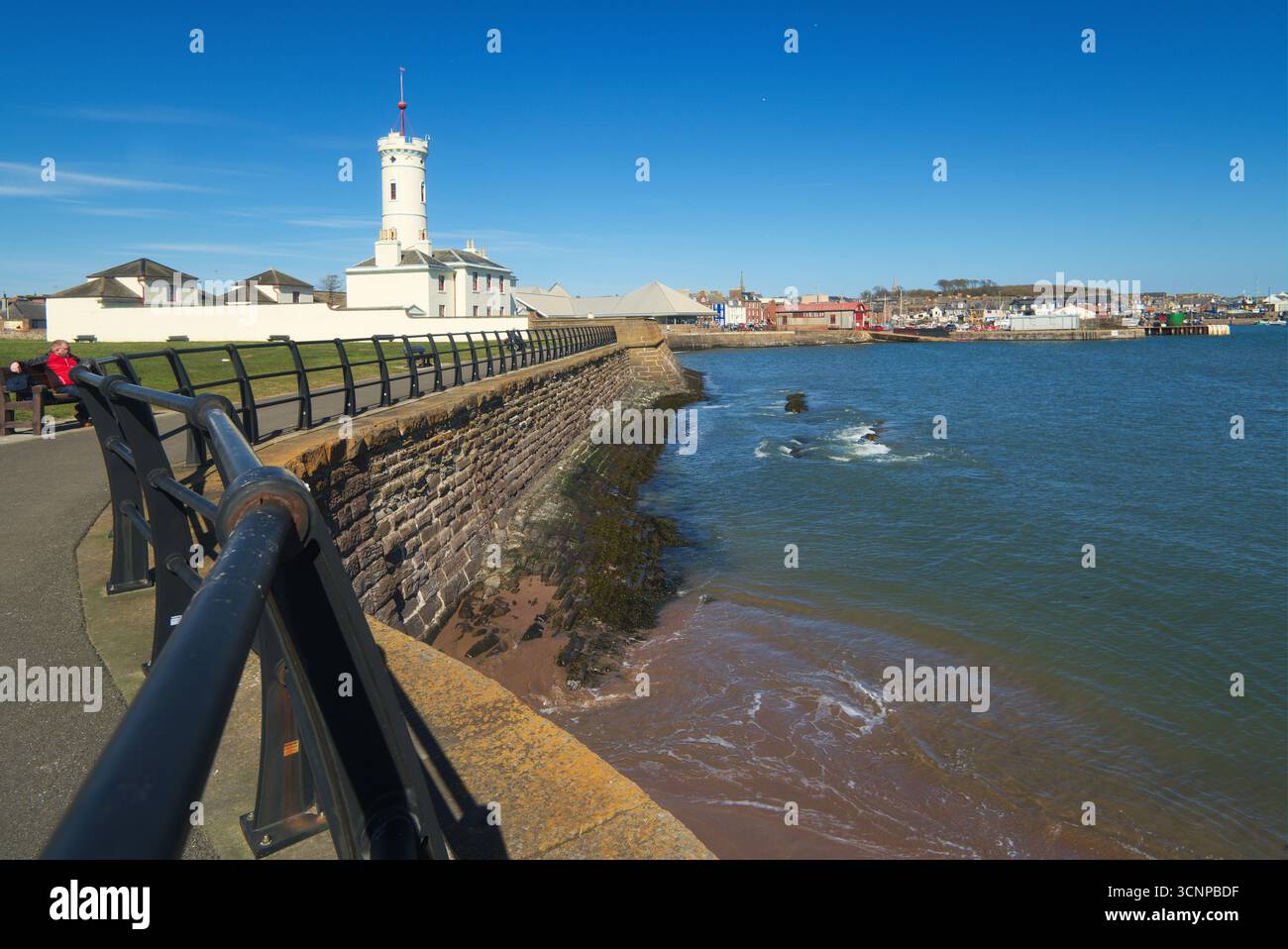 Arbroath promenade towards Arbroath Signal Tower (white lighthouse ...