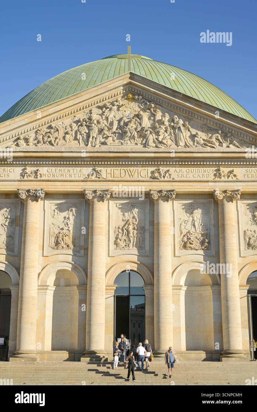 Sankt Hedwigs-Kathedrale, Bebelplatz, Bezirk Mitte, Berlin, Deutschland ...