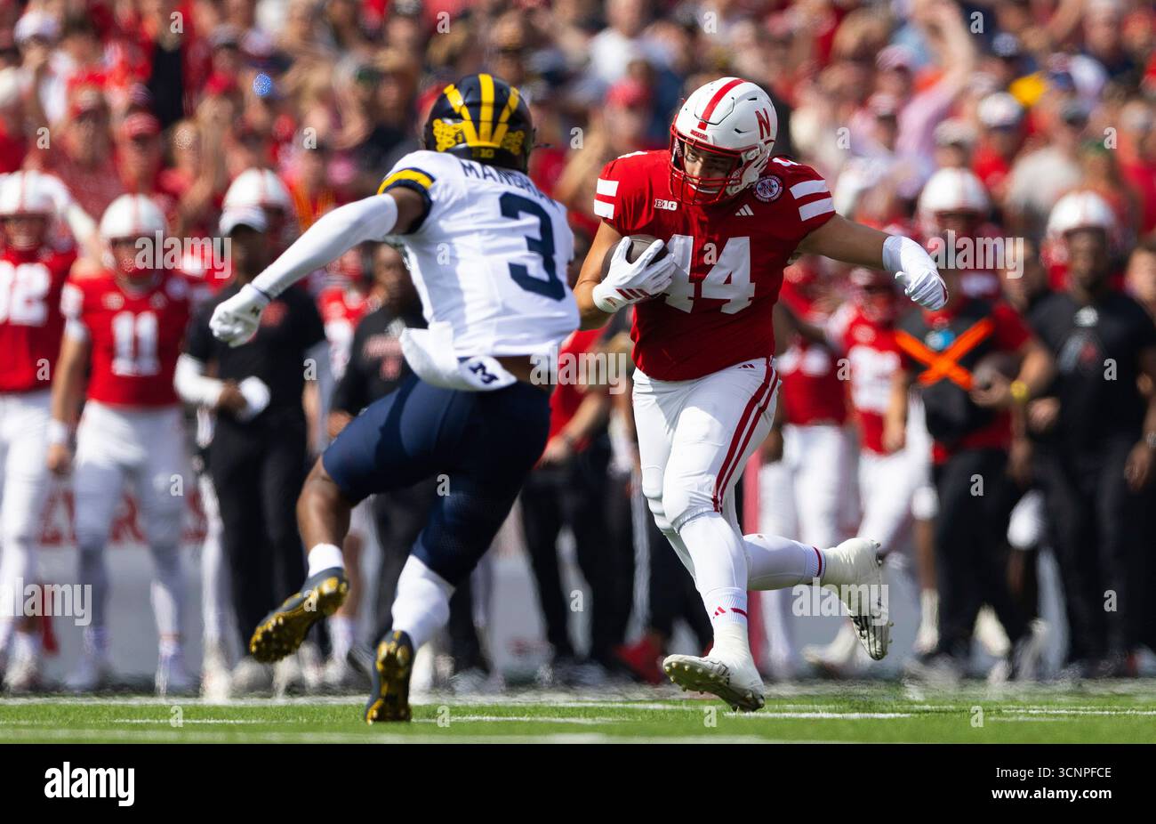 Nebraska tight end Luke Lindenmeyer (44) carries the ball against ...