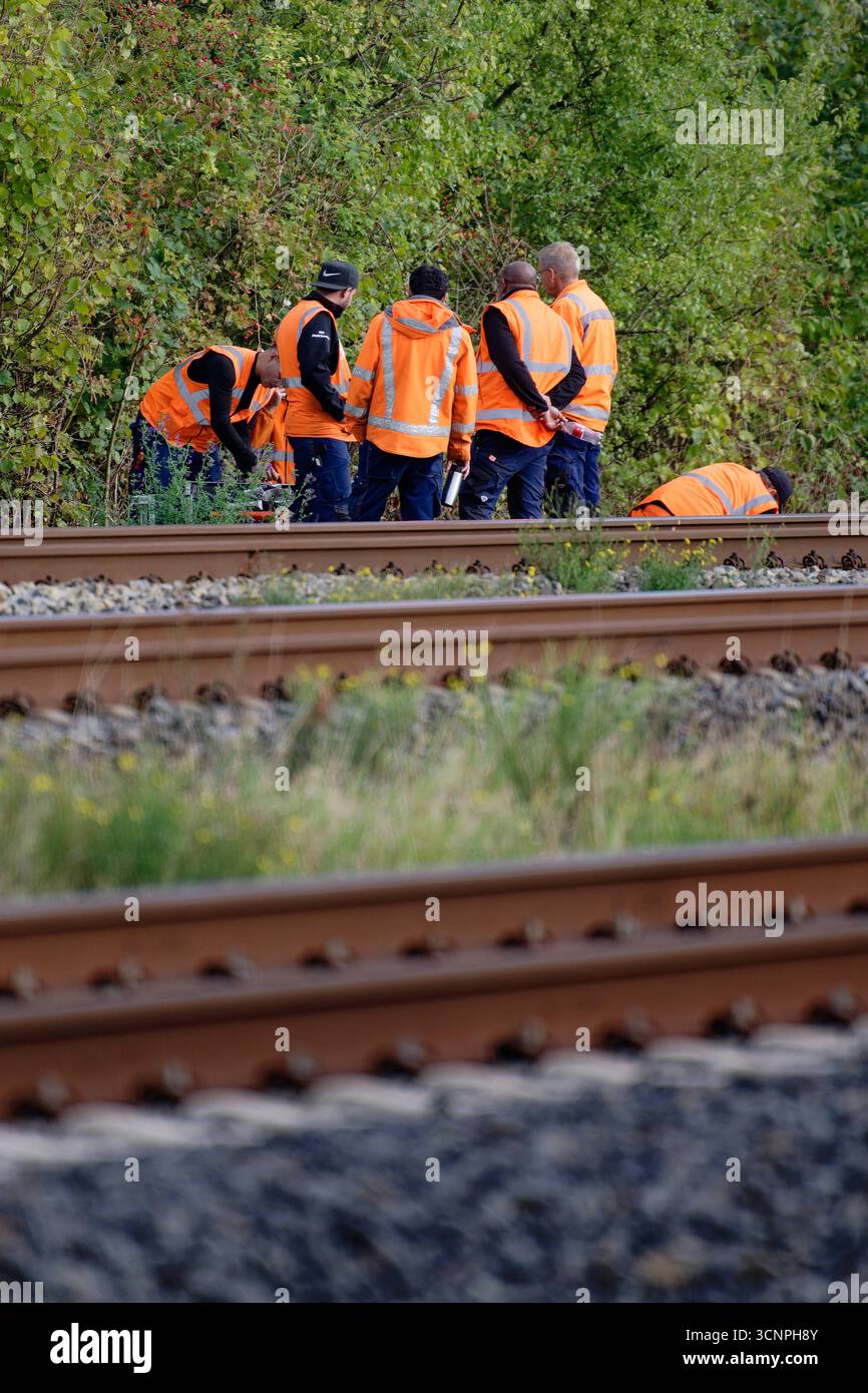 22 September 2025, North Rhine-Westphalia, Duesseldorf: Deutsche Bahn ...