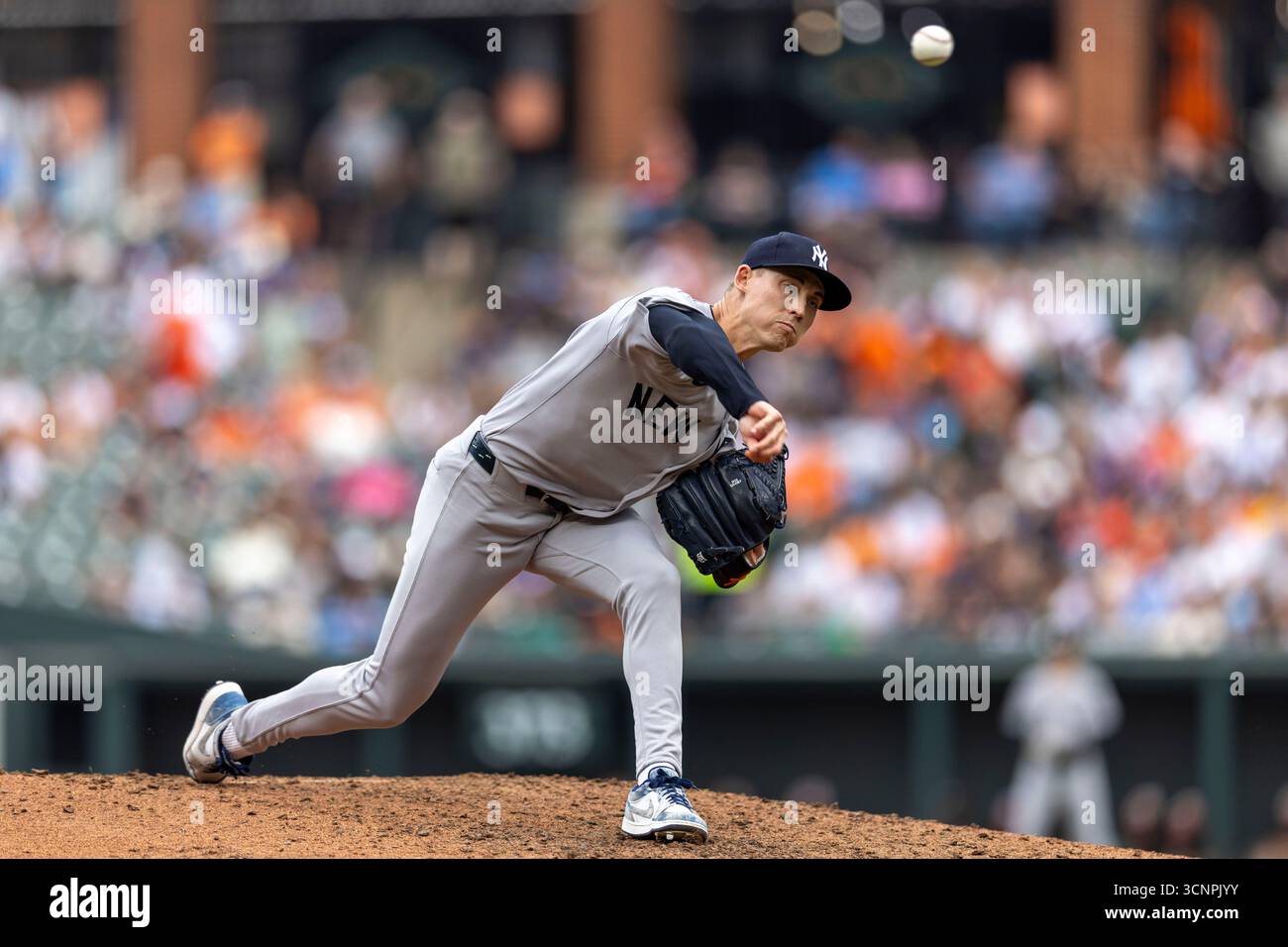 Baltimore, MD: New York Yankees pitcher Luke Weaver (30) pitches during ...
