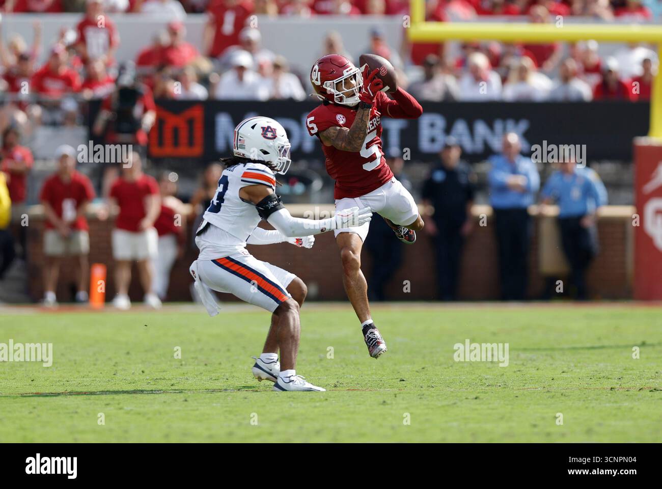 Oklahoma wide receiver Isaiah Sategna III (5) makes a catch during the ...