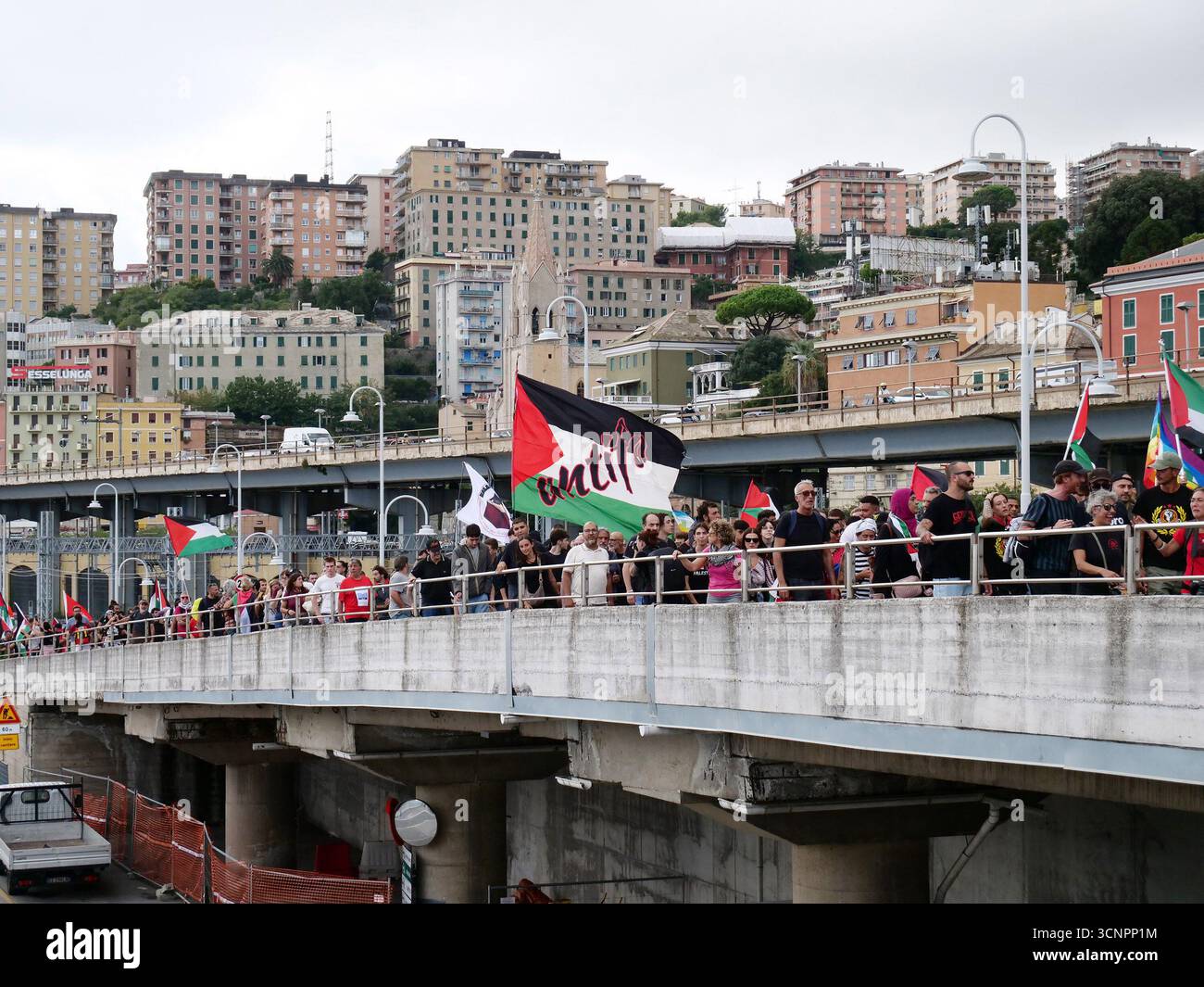 Genoa 22/09/2025: the Free Palestine movement and dock workers block ...