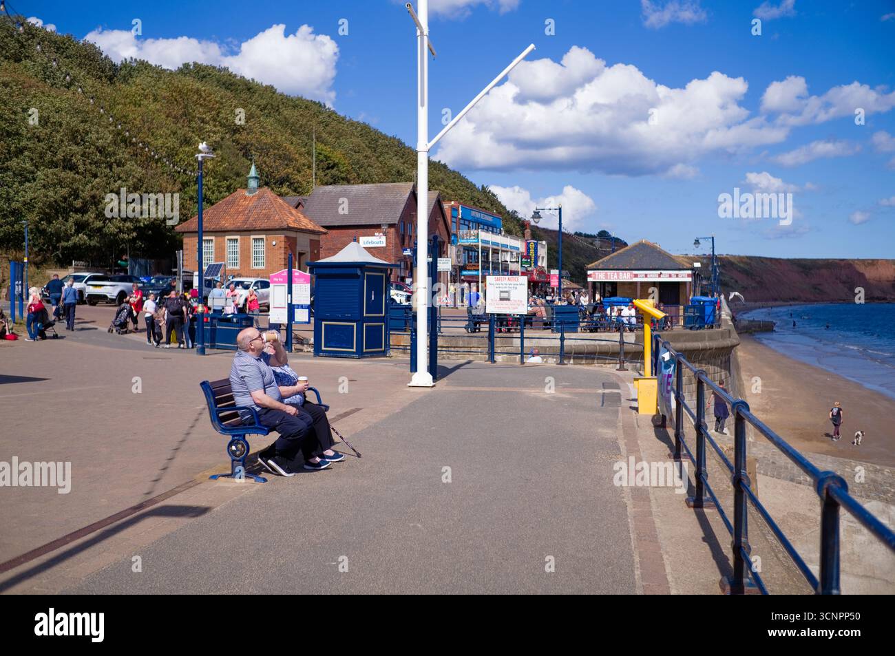 Seated beach hi-res stock photography and images - Alamy