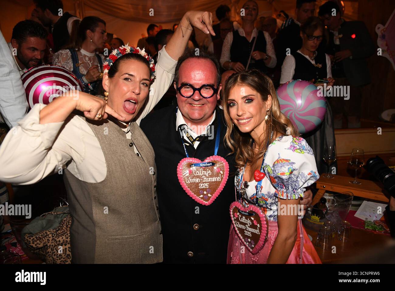22 September 2025, Bavaria, Munich: Elena Uhlig, (l-r) Clemens ...