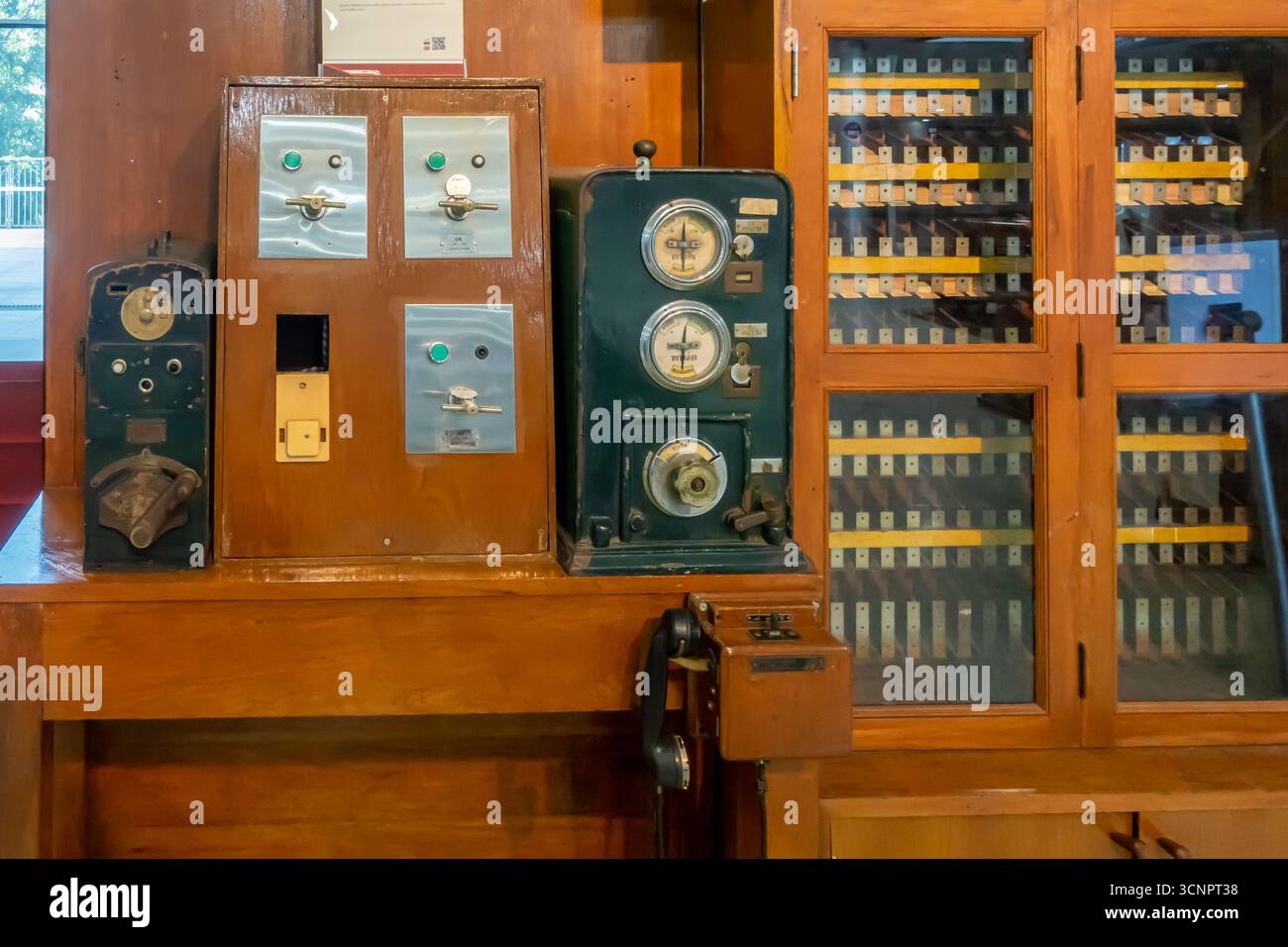 Krung thep aphiwat central terminal hi-res stock photography and images ...