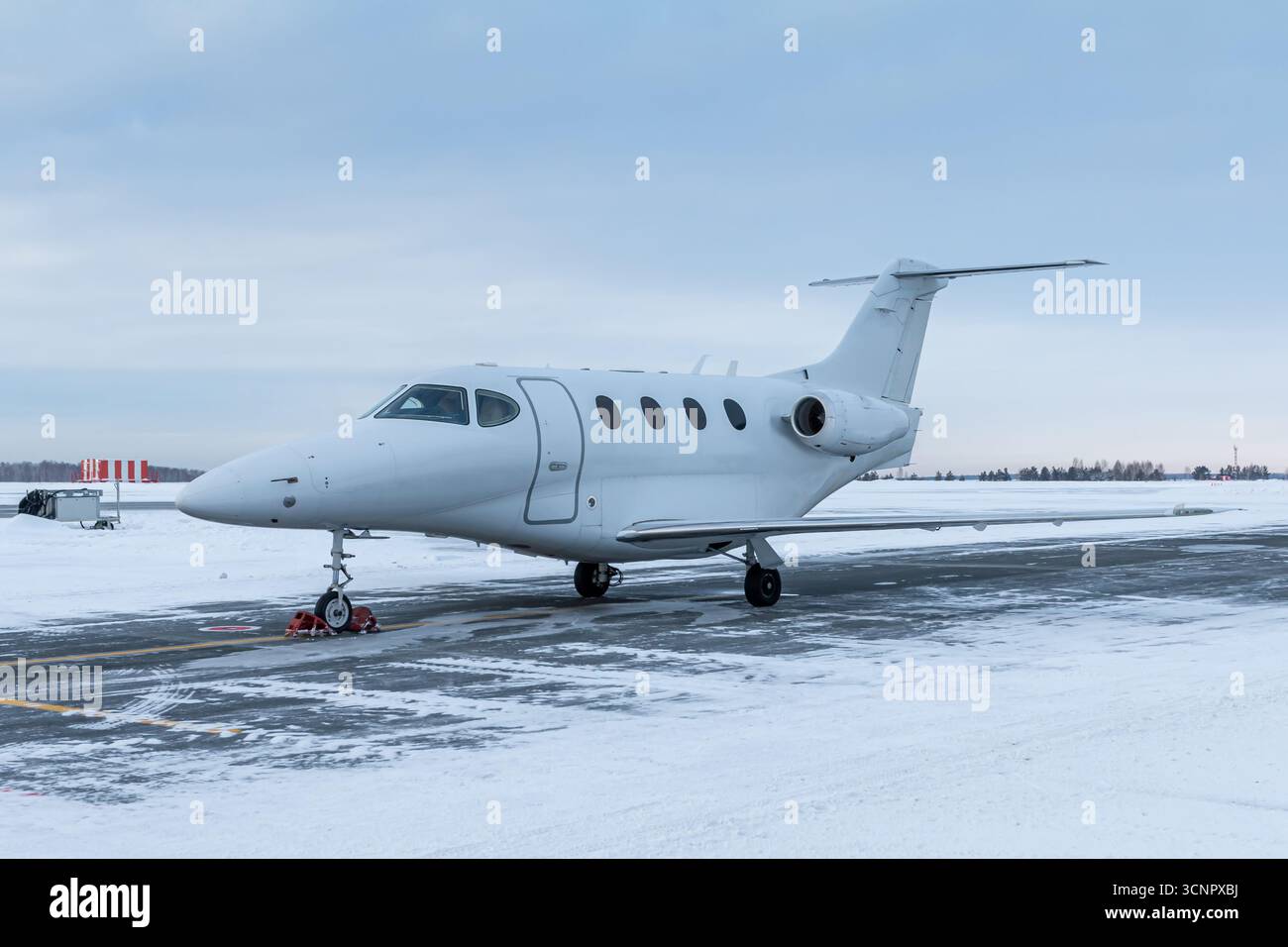 White modern executive jetliner hi-res stock photography and images - Alamy