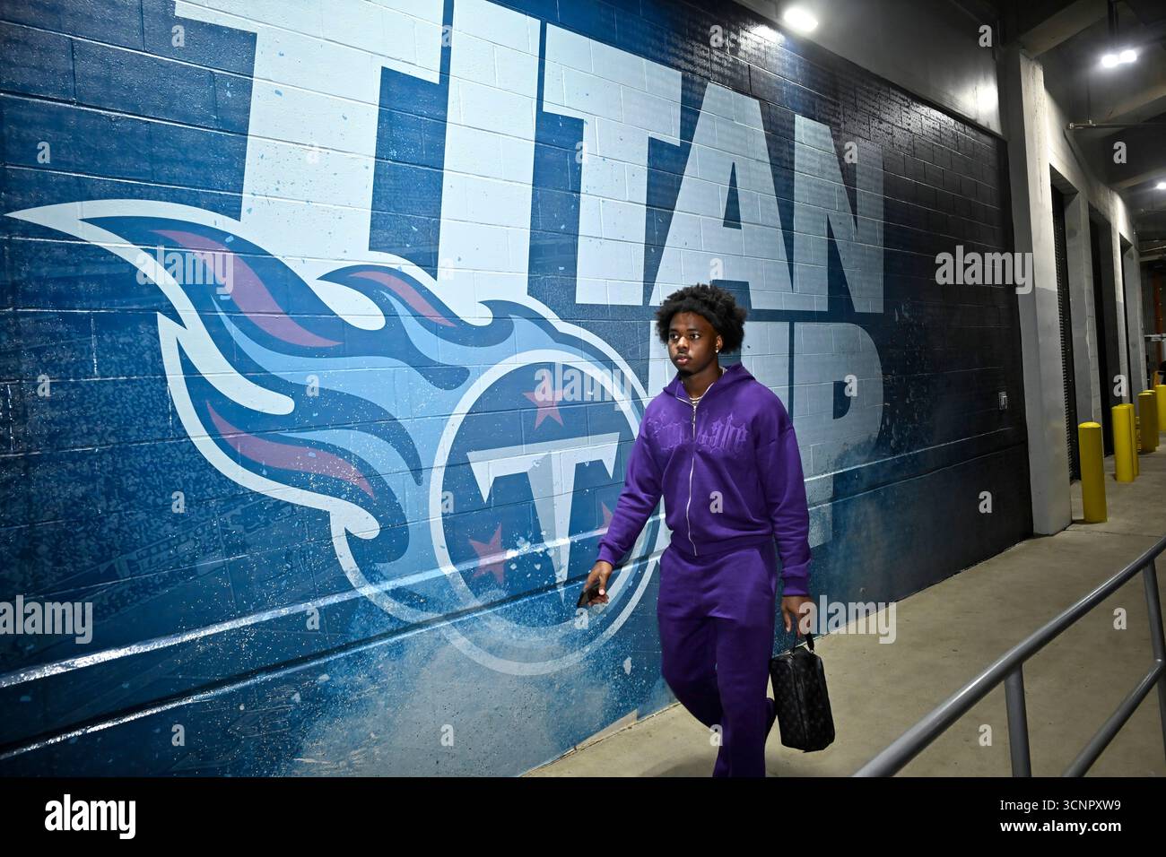 Tennessee Titans linebacker Jaylen Harrell (92) arrives an NFL football ...