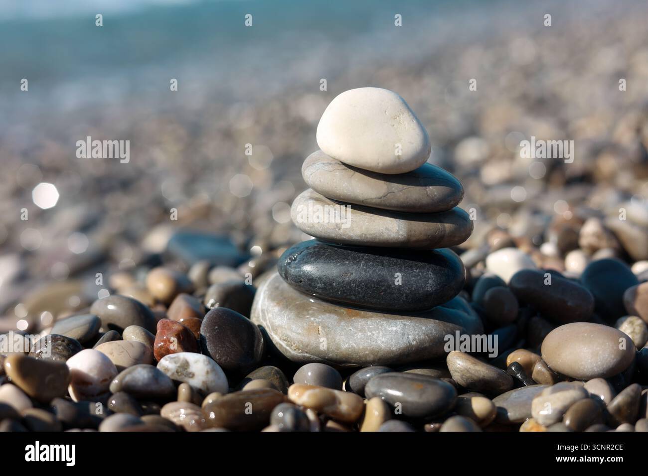 Closeup wet stack rocks hi-res stock photography and images - Alamy