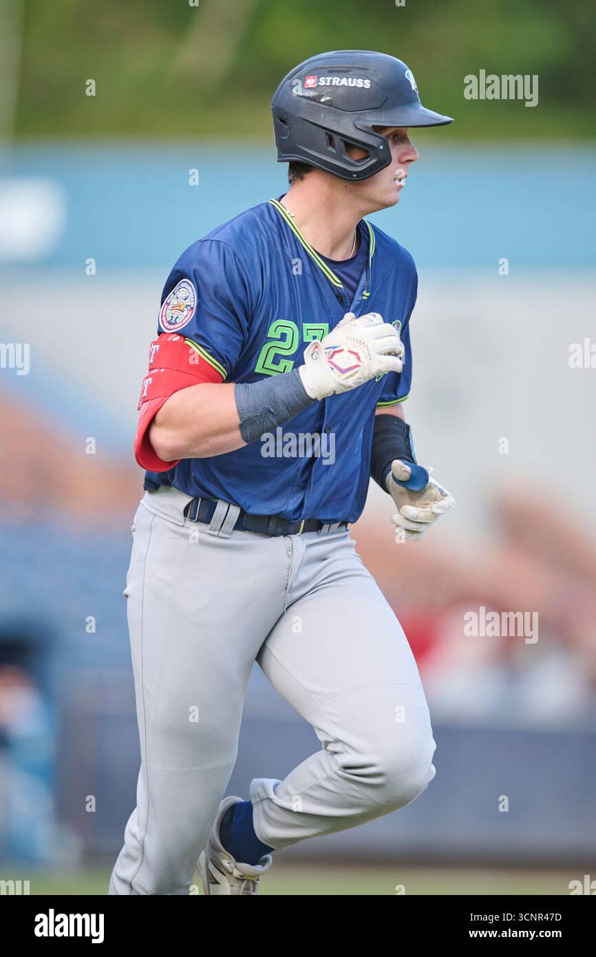 Hub City Spartanburgers Malcolm Moore (27) runs to first base during a game against the ...