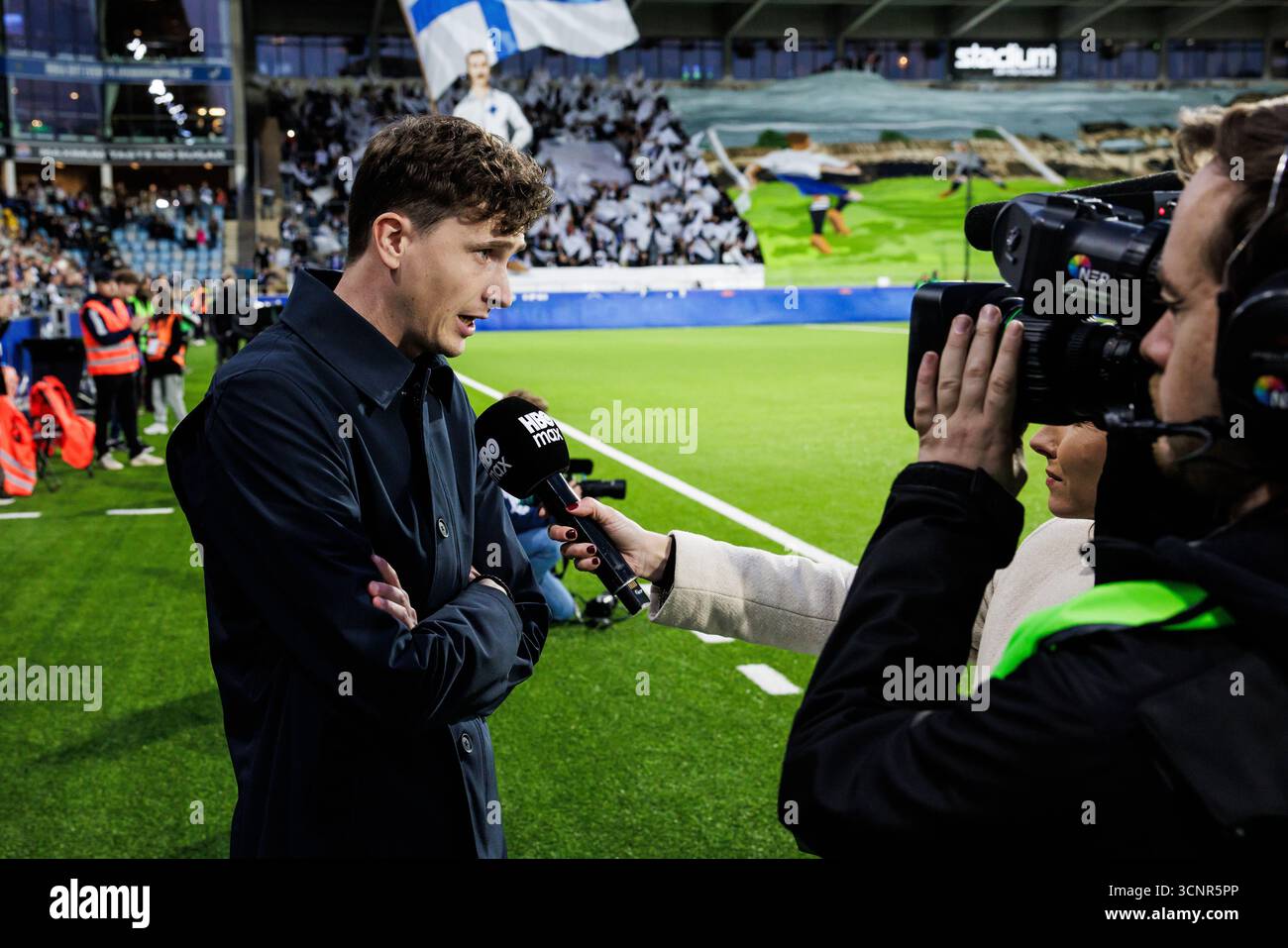 250922 IFK Norrköpings Martin Falk intervjuas av HBO/Max inför inför ...