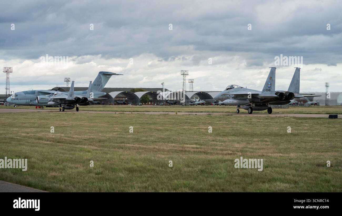 The Japan Air Self-Defense Force McDonnell Douglas F-15’s lands as ...