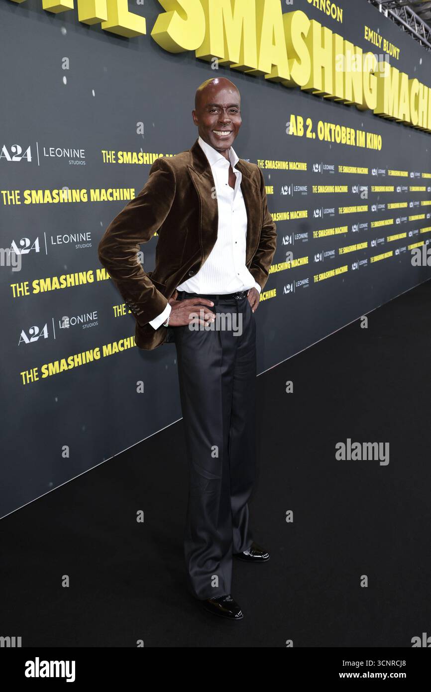 Bruce Darnell bei der THE SMASHING MACHINE Film Premiere im Zoo Palast ...