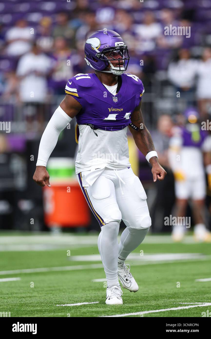Minnesota Vikings linebacker Kobe King (41) warms up before an NFL ...