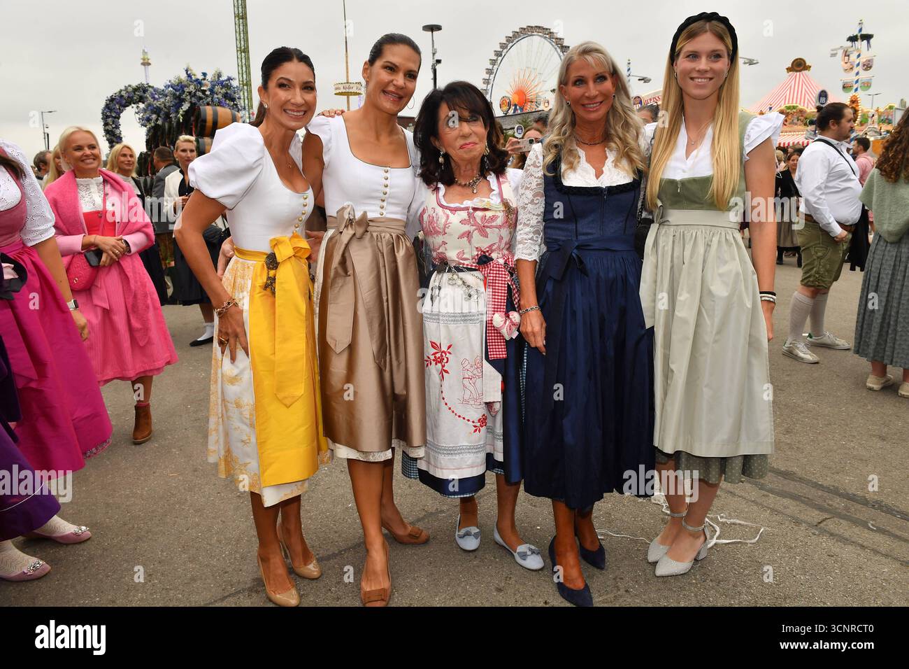 Noni Sixt, Regine Sixt , Andrea Sixt, Karin Baumüller-Söder und Selina ...