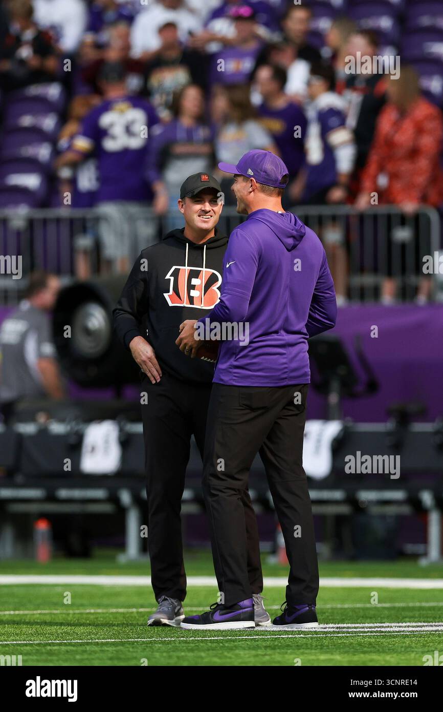 Minnesota Vikings head coach Kevin O'Connell, right, talks with ...