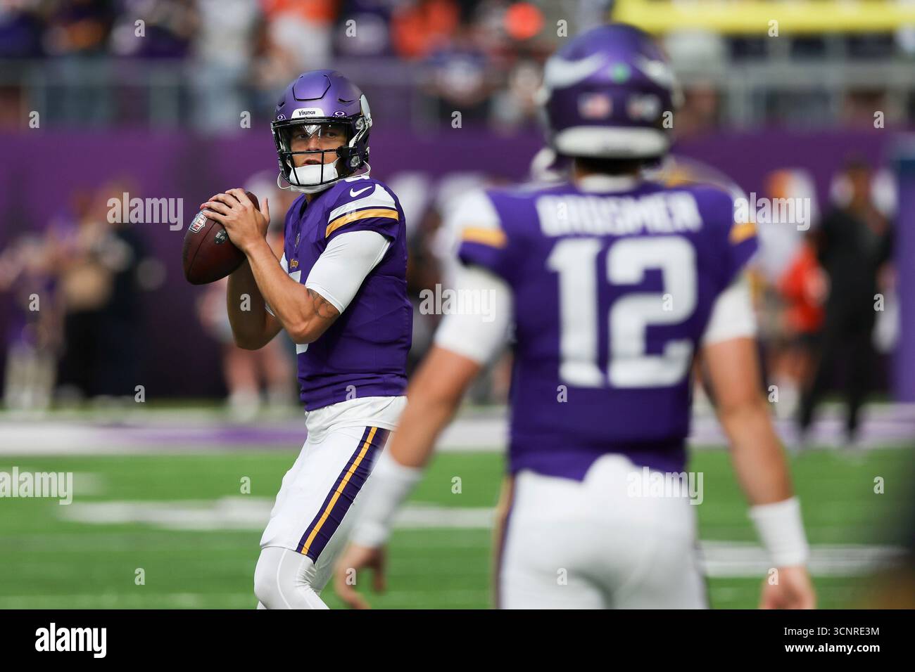 Minnesota Vikings quarterback Desmond Ridder (5) warms up before an NFL ...