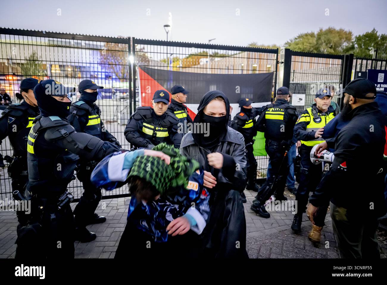 ROTTERDAM - Police remove pro-Palestinian protesters from the Neptunus ...