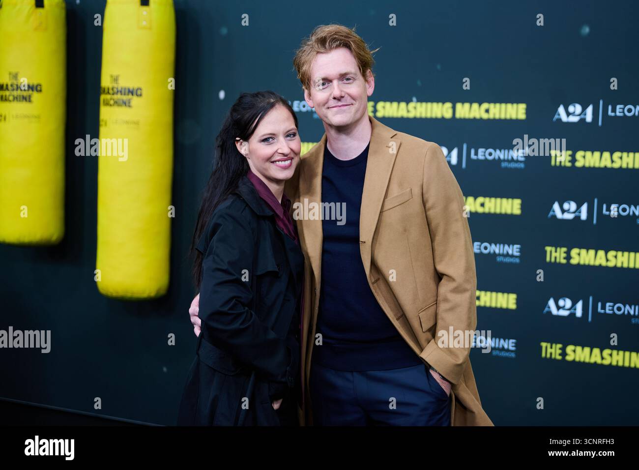 22 September 2025, Berlin: Nadja Klapper and Johannes Heinrichs, actors ...