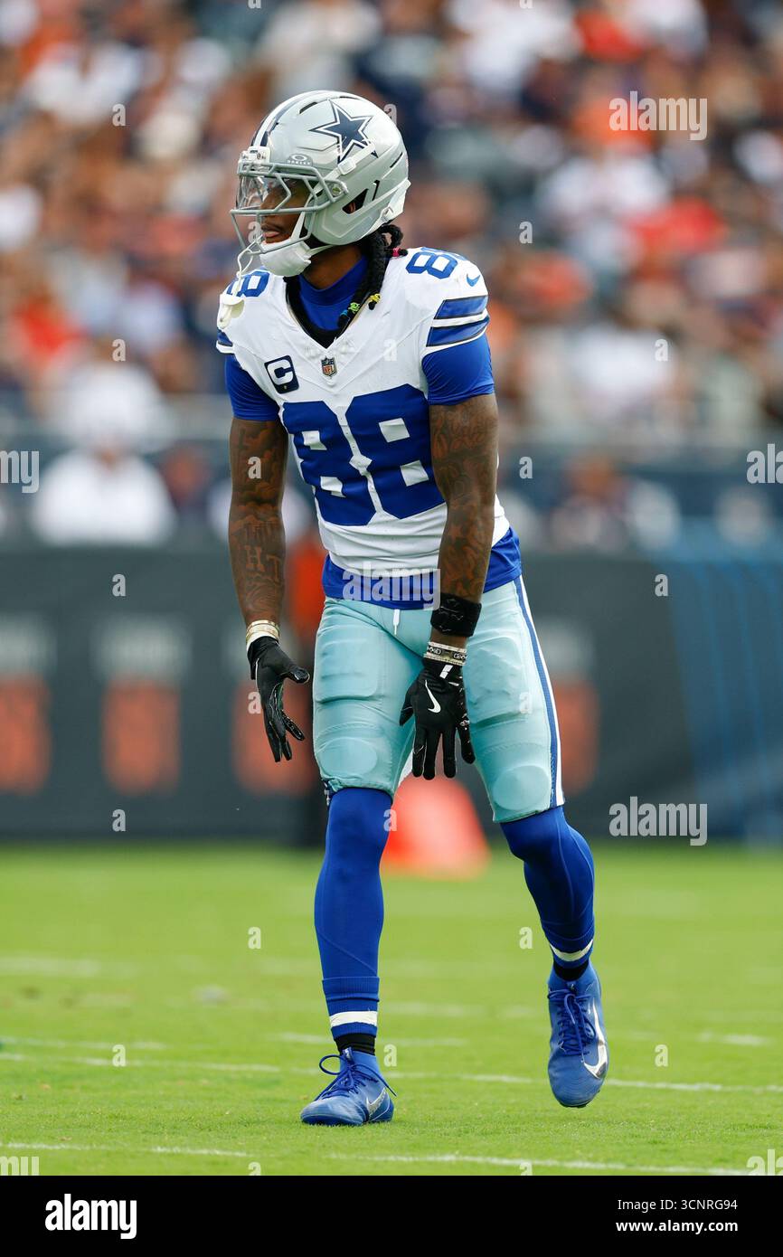 Dallas Cowboys wide receiver Ceedee Lamb (88) lines up against the ...