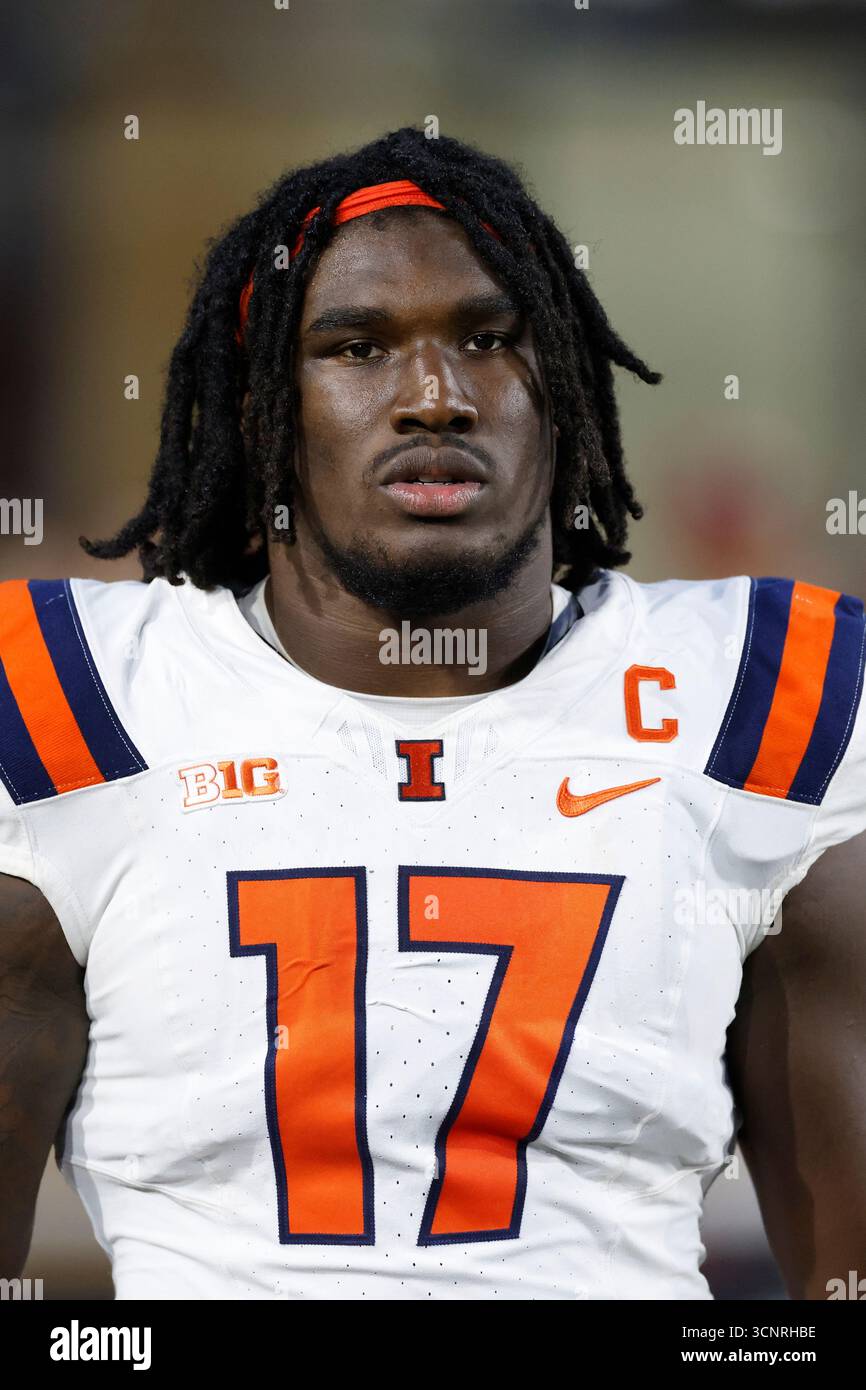 BLOOMINGTON, IN - SEPTEMBER 20: Gabe Jacas #17 of the Illinois Fighting ...