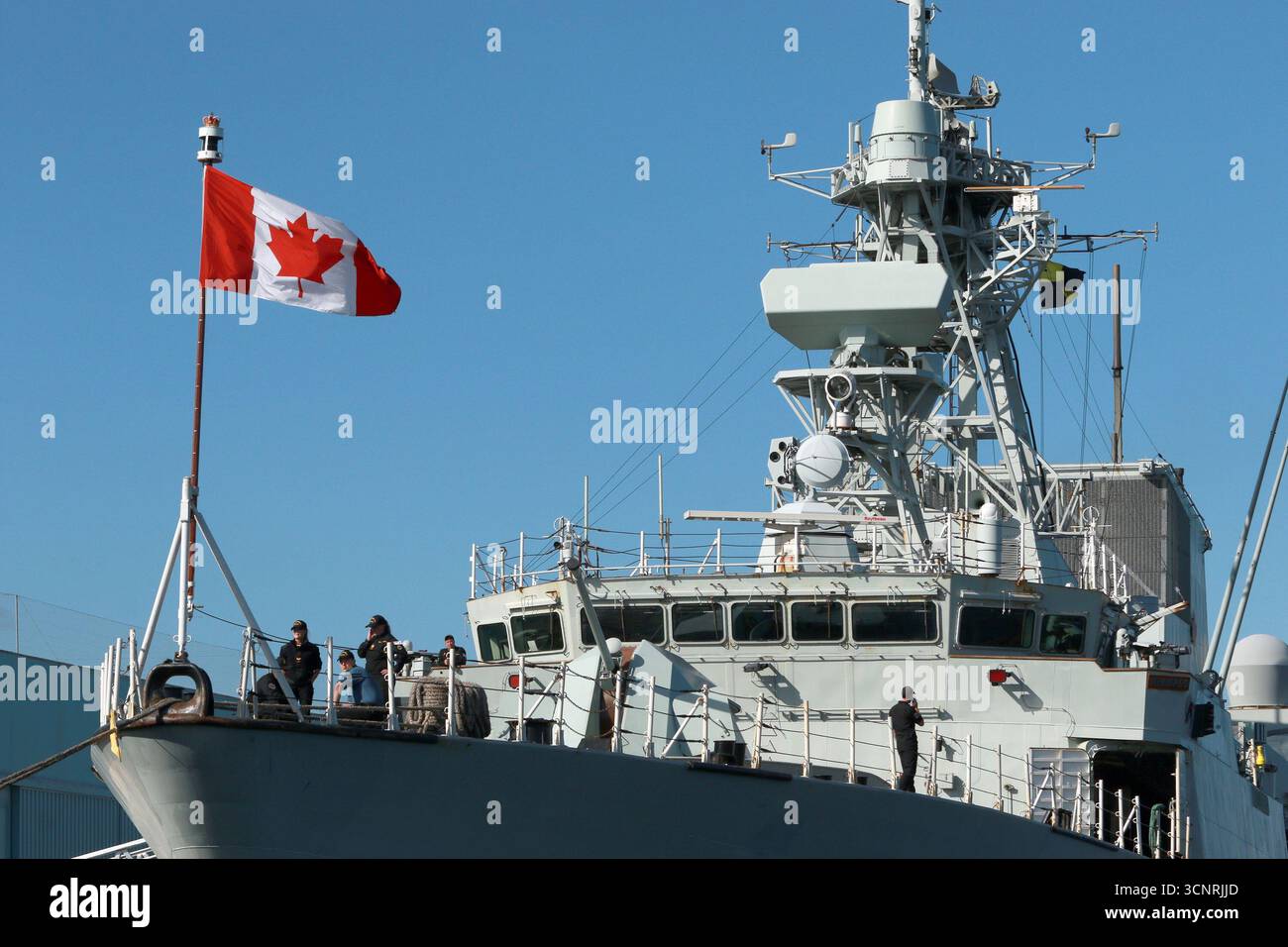 The HMCS Yellowknife, a Kingston-class coastal defence vessel, at the ...
