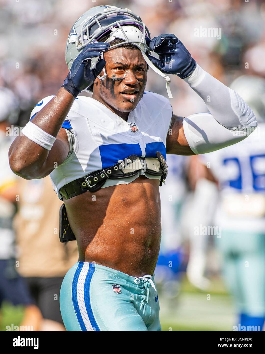 September 21, 2025: Dallas Cowboys Kenneth Murray, Jr. (59) warms up ...