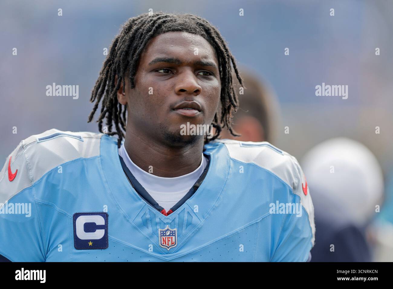 Tennessee Titans quarterback Cam Ward (1) walks into the locker room ...