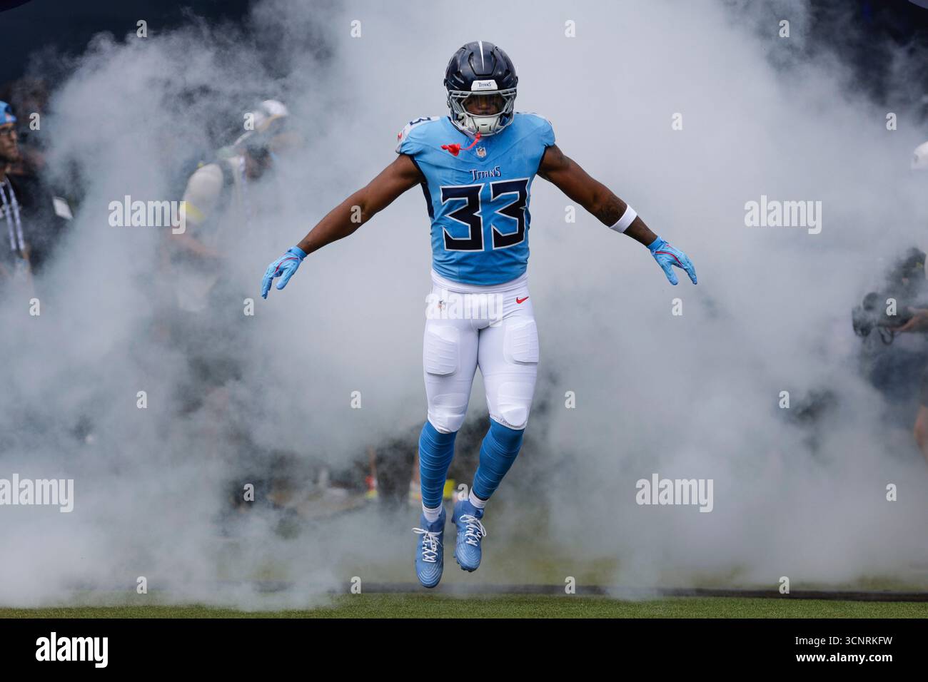 Tennessee Titans linebacker Cedric Gray (33) runs onto the field prior ...