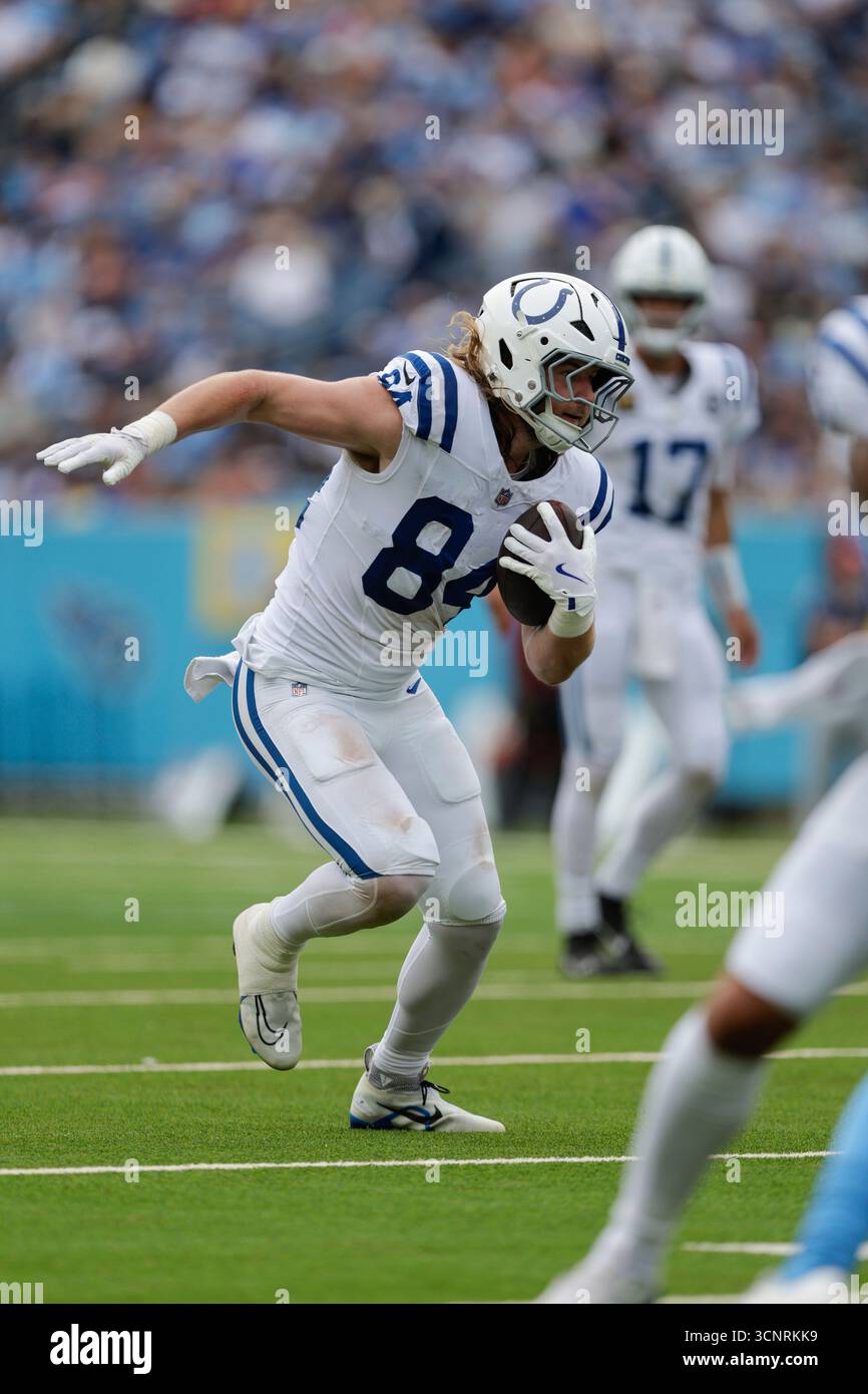 Indianapolis Colts tight end Tyler Warren (84) runs with the ball ...