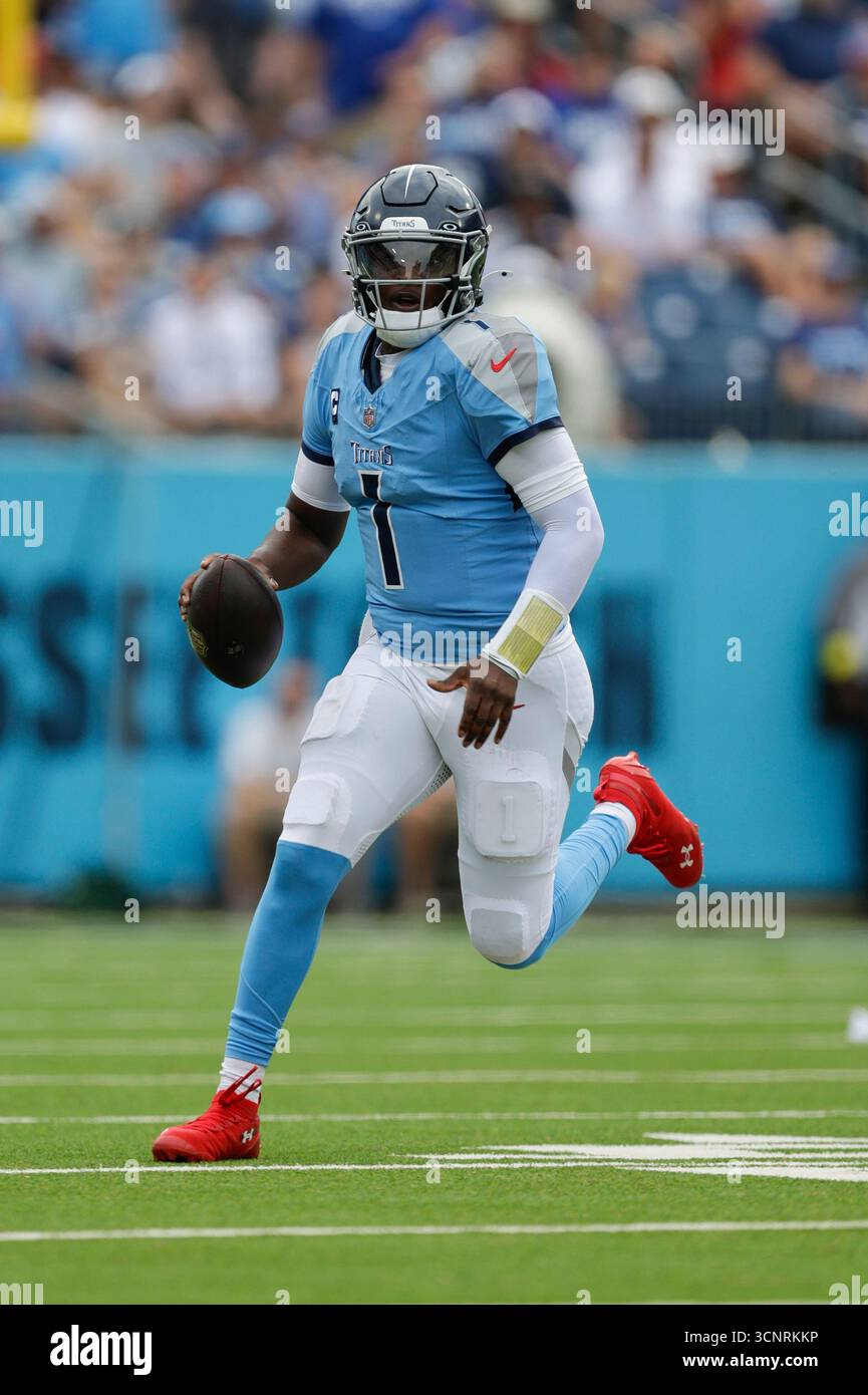 Tennessee Titans quarterback Cam Ward (1) runs with the ball during the ...
