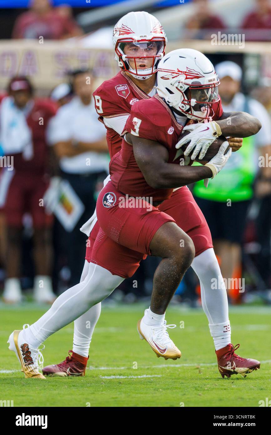 Florida State running back Kam Davis (3) gets a handoff from Florida ...