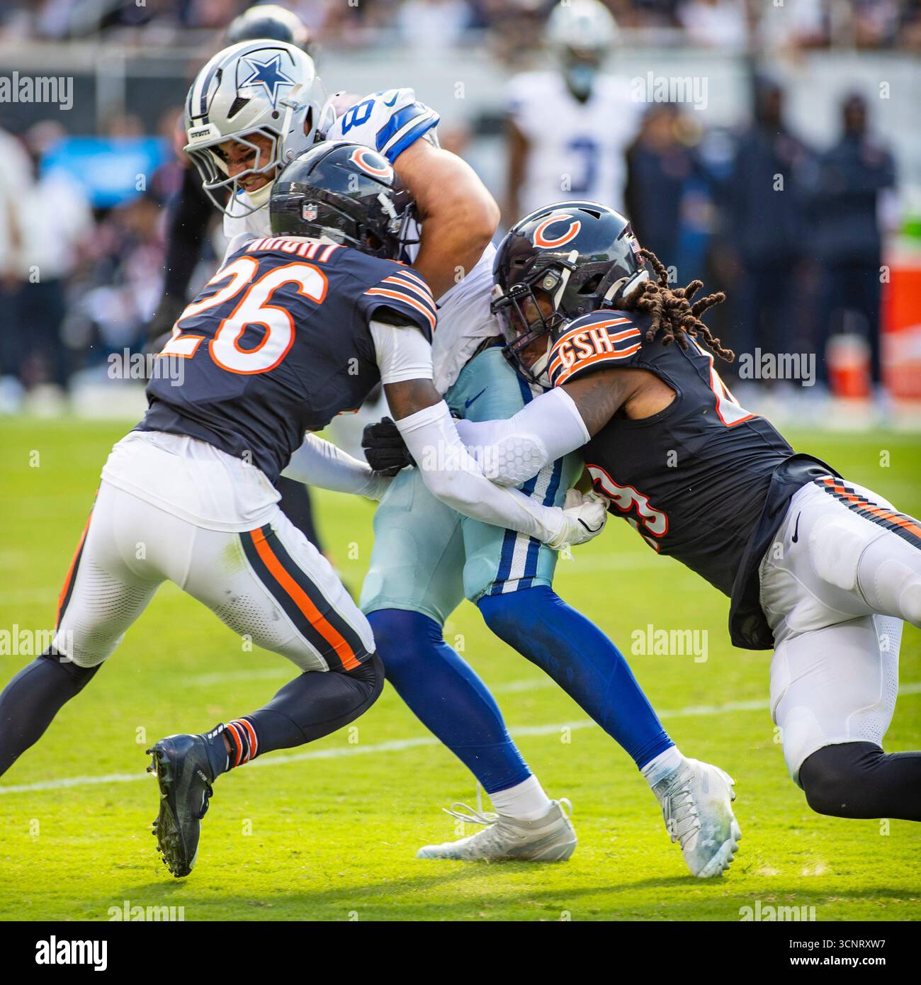 September 21, 2025: Chicago Bears Tremaine Edmunds (31) tackles Dallas ...