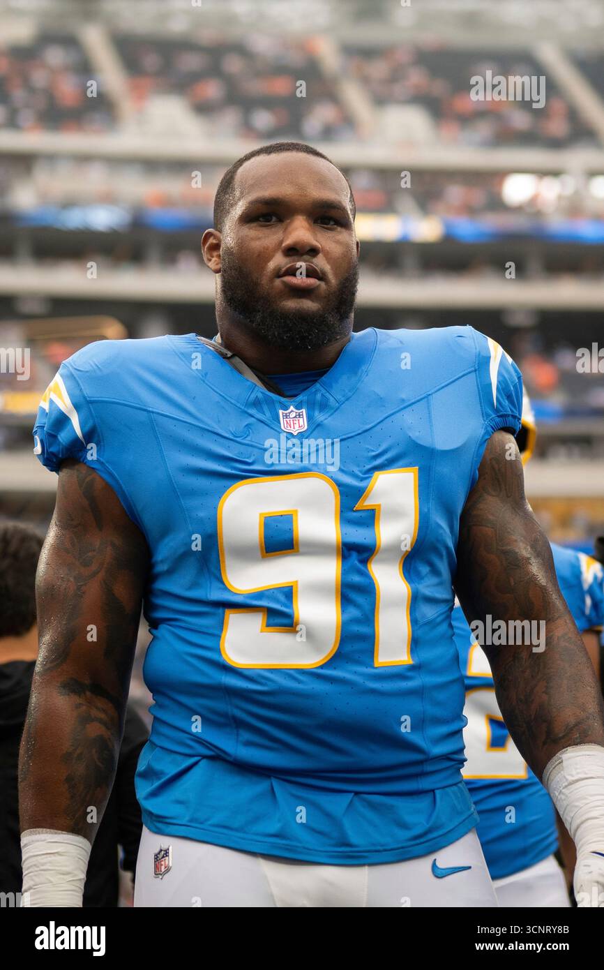Los Angeles Chargers defensive end da'Shawn Hand (91) walks back to the ...