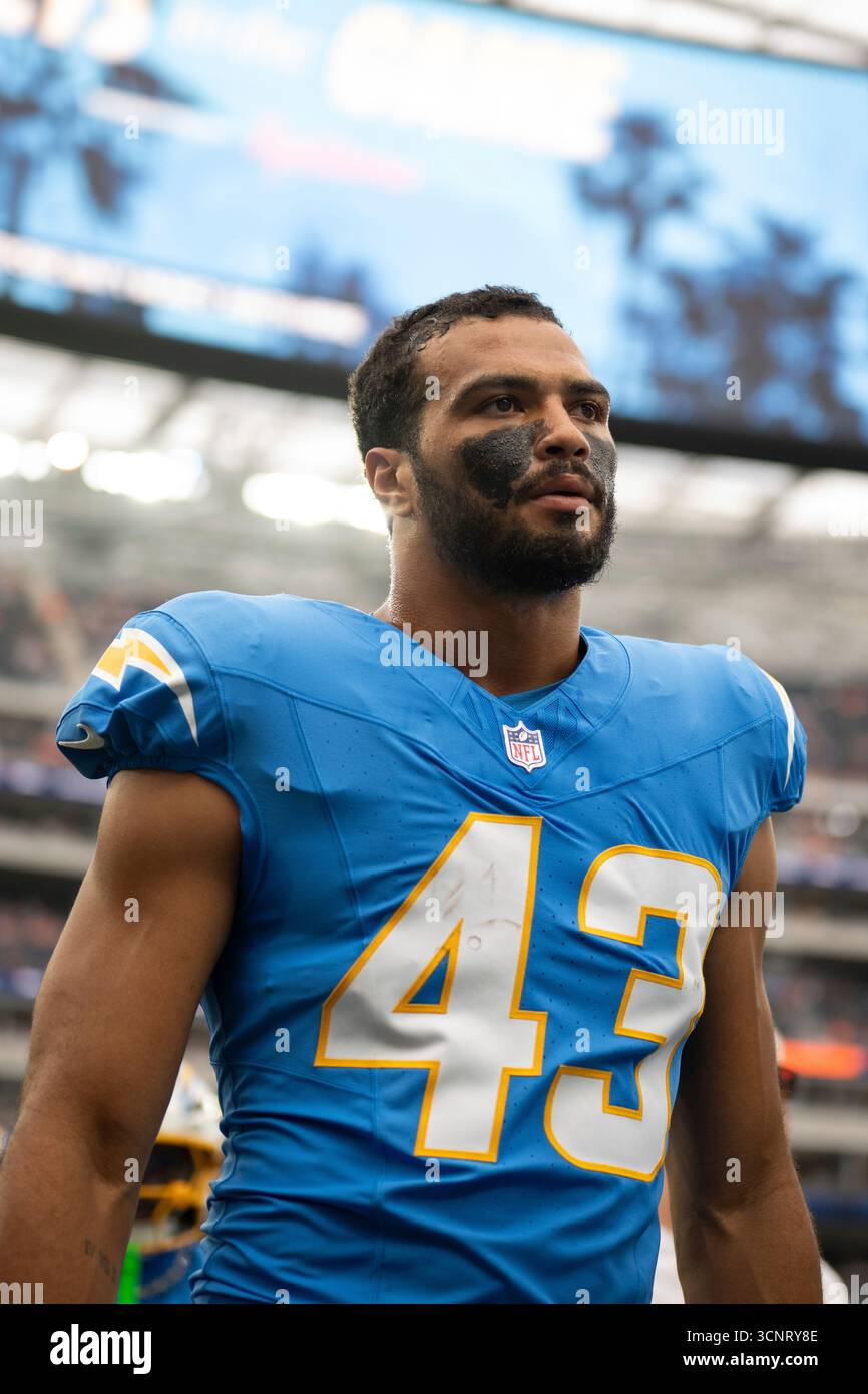 Los Angeles Chargers linebacker Troy Dye (43) walks back to the locker ...