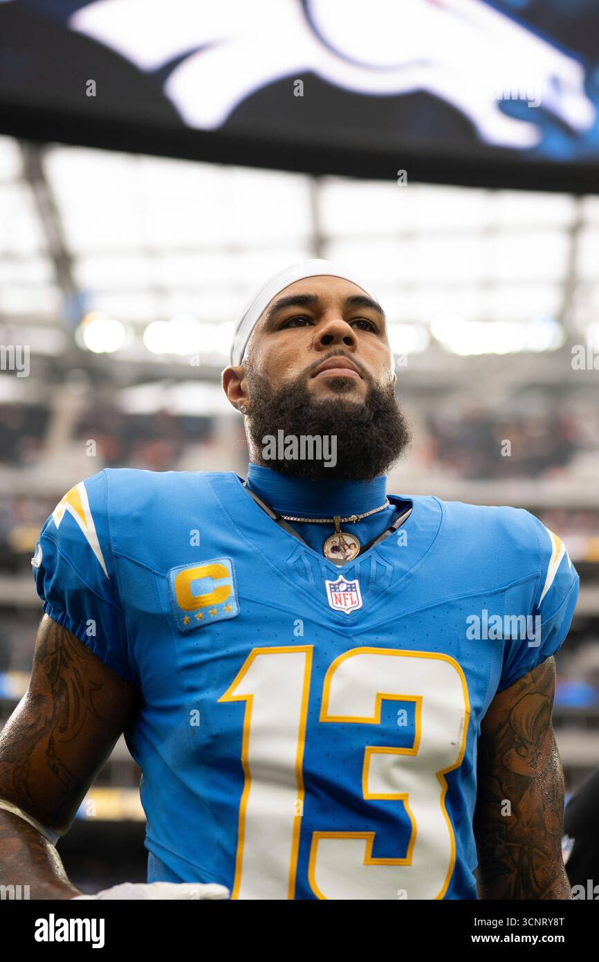 Los Angeles Chargers wide receiver Keenan Allen (13) jogs back to the ...