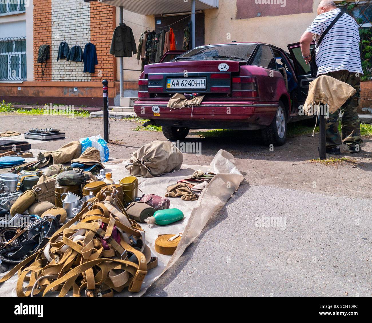 Ukrainian soldier combat gear hi-res stock photography and images - Alamy