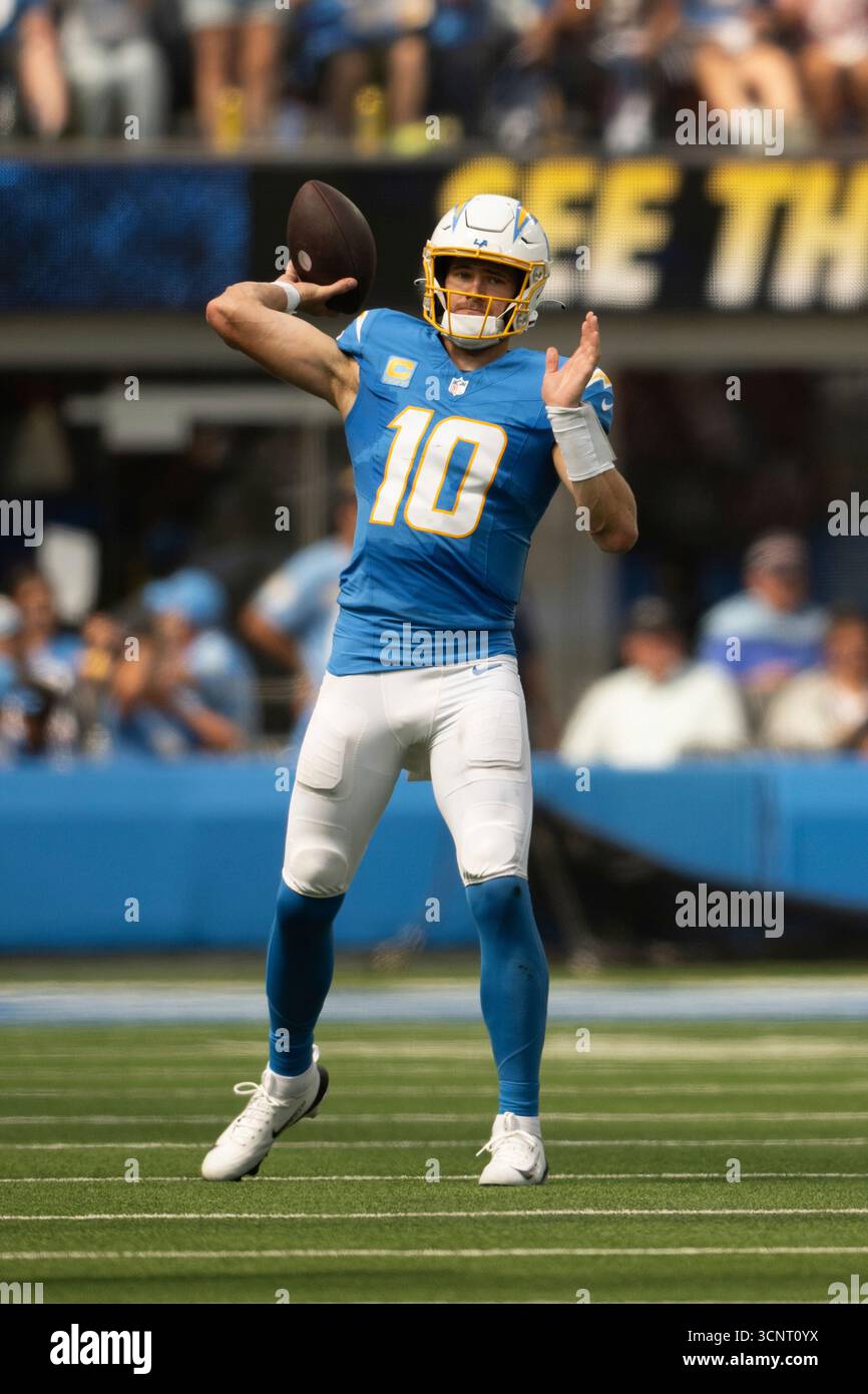 Los Angeles Chargers quarterback Justin Herbert (10) throws a pass ...
