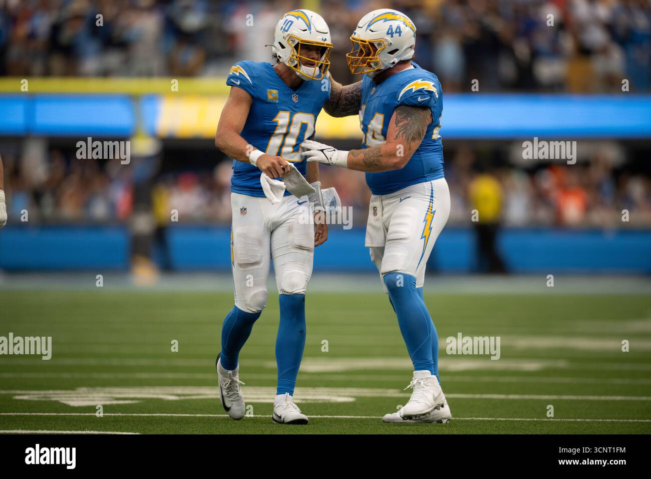 Los Angeles Chargers quarterback Justin Herbert (10) and defensive ...