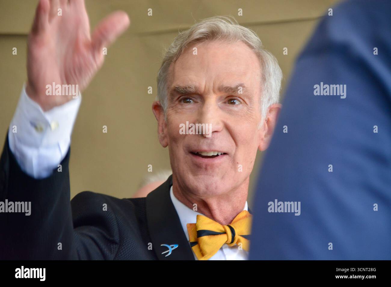 Bill Nye the Science Guy honored with a star on the Hollywood Walk of ...