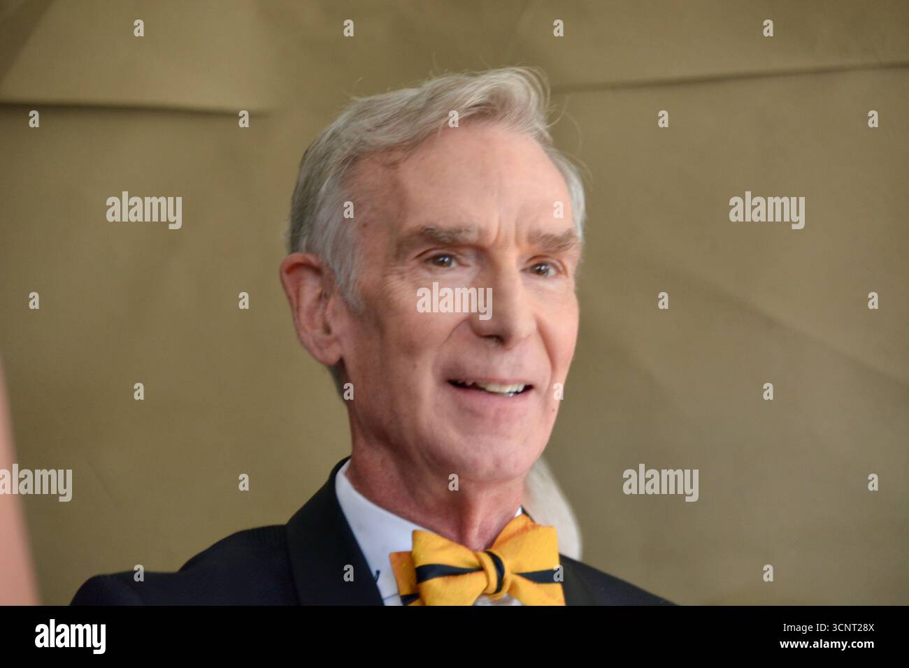 Bill Nye the Science Guy honored with a star on the Hollywood Walk of ...