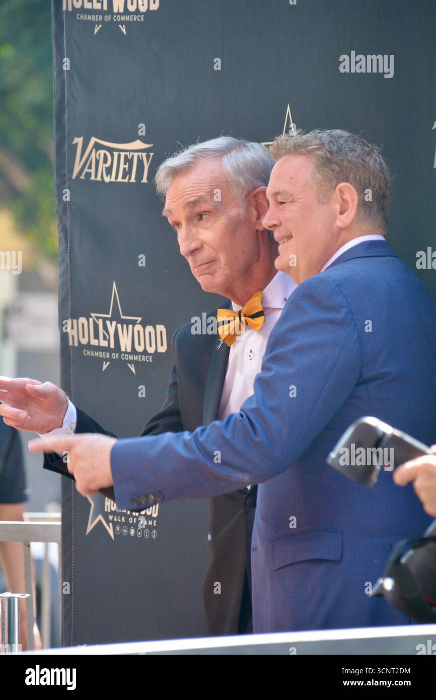 Bill Nye the Science Guy poses with Los Angeles Area Chamber of ...