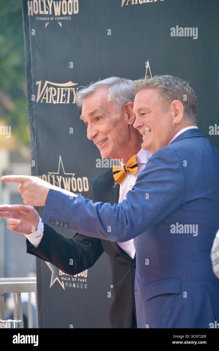 Bill Nye the Science Guy poses with Los Angeles Area Chamber of ...