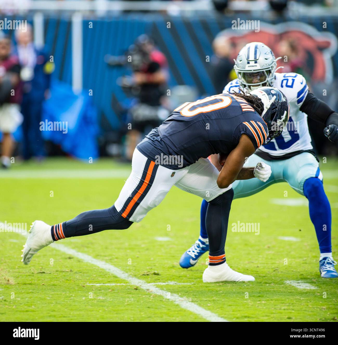 September 21, 2025: Chicago Bears Luther Burden III (10) runs past ...